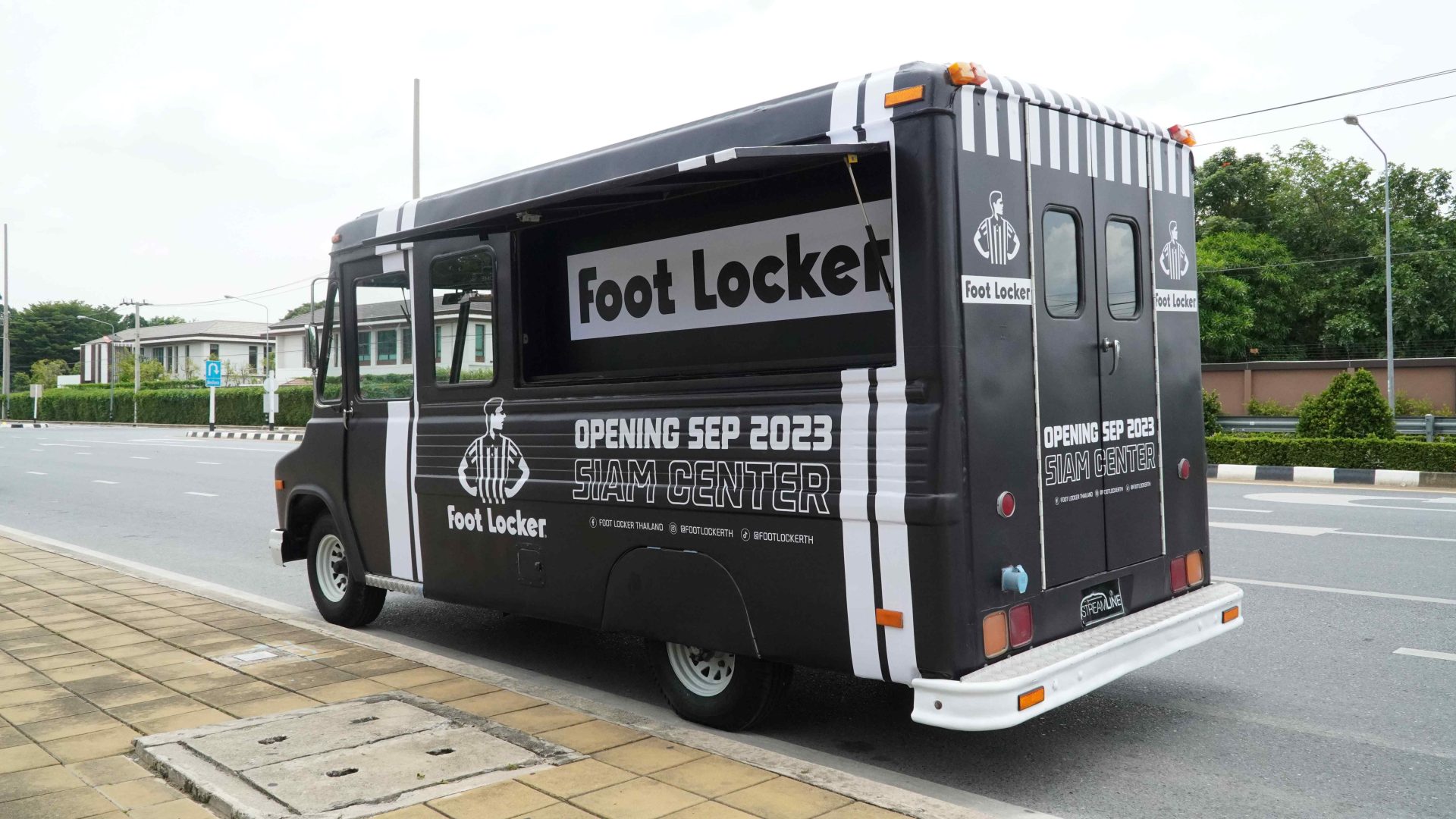 เตรียมพบกับกิจกรรมสุดคูลจาก Foot Locker ให้สาวกสนีกเกอร์ได้ลุ้นช้อปไอเท ...